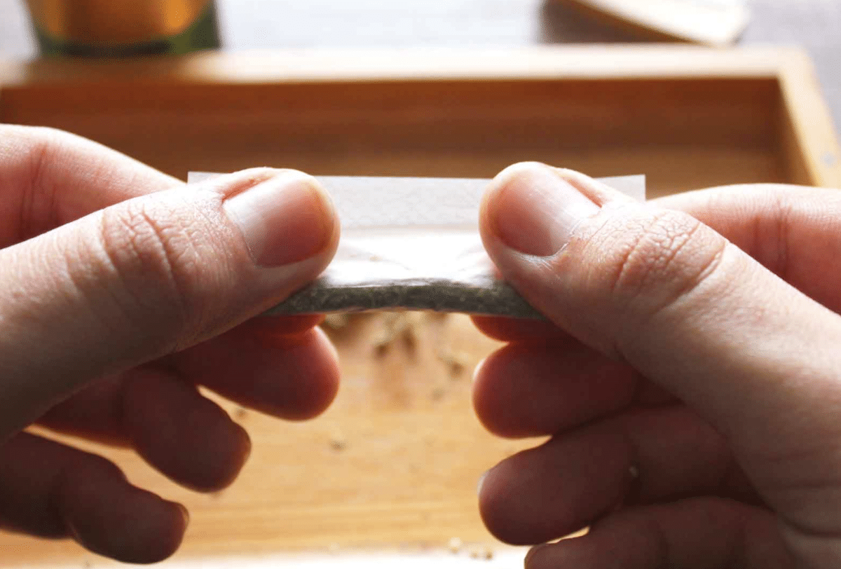 Selecting the Perfect Rolling Paper: Key Factors to Consider - EzineMark